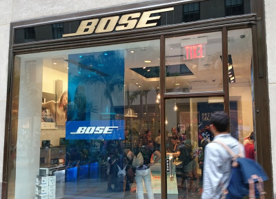Bose Store NYC on 5th Avenue is Closed Due to The Pandemic