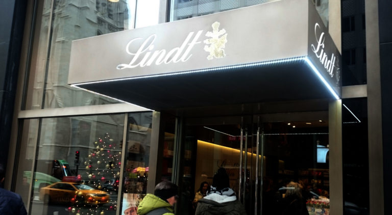 lindt - 5th Avenue, New York - Chocolate Store